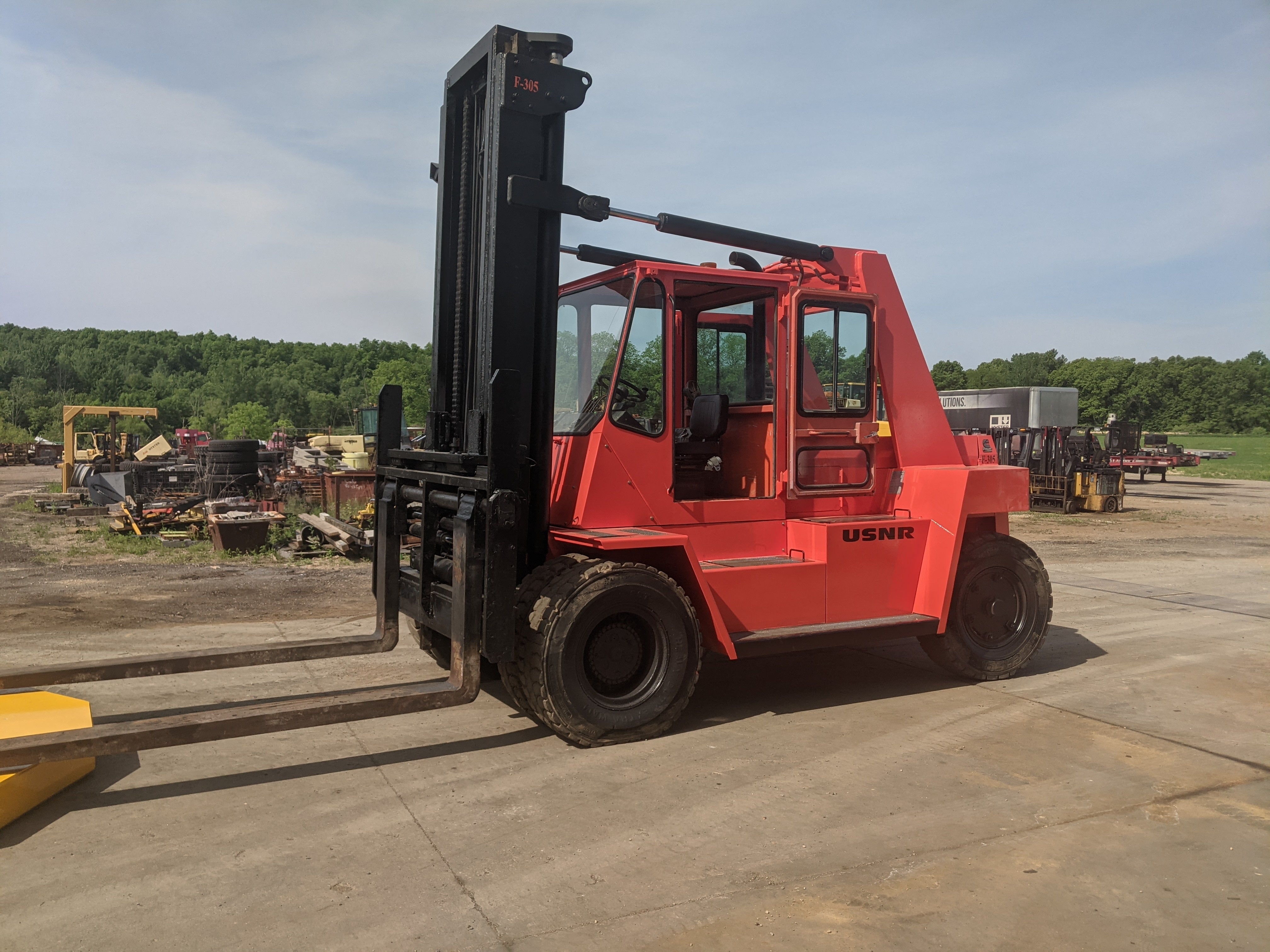 30,000 lb USNR Forklift For Sale – Affordable Machinery